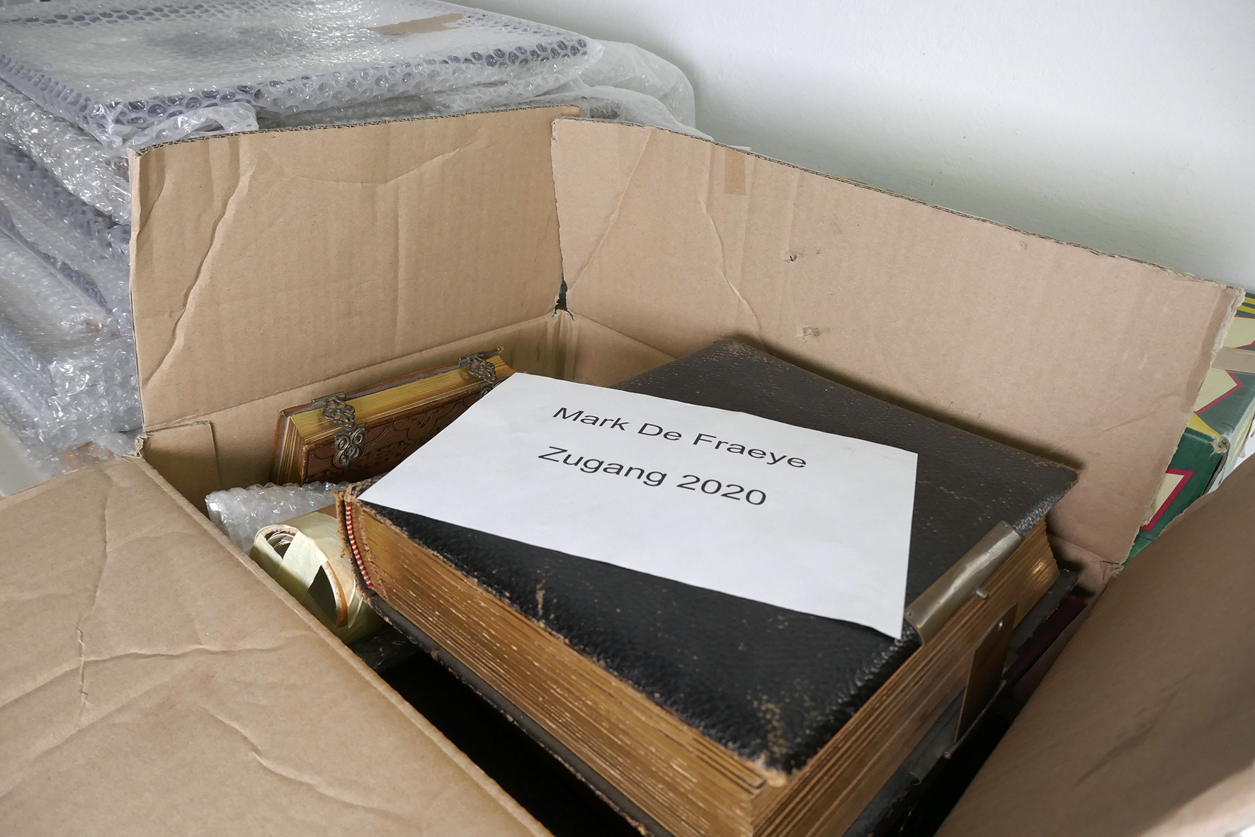 behind the scenes – the digitisation and cataloguing of Mark De Fraeyes ...